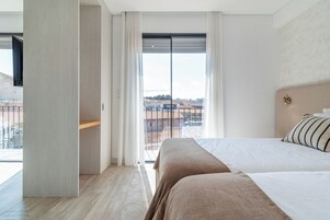 Apartamento, 1 quarto, sacada | Roupas de cama premium, edredons de pluma, quartos à prova de som