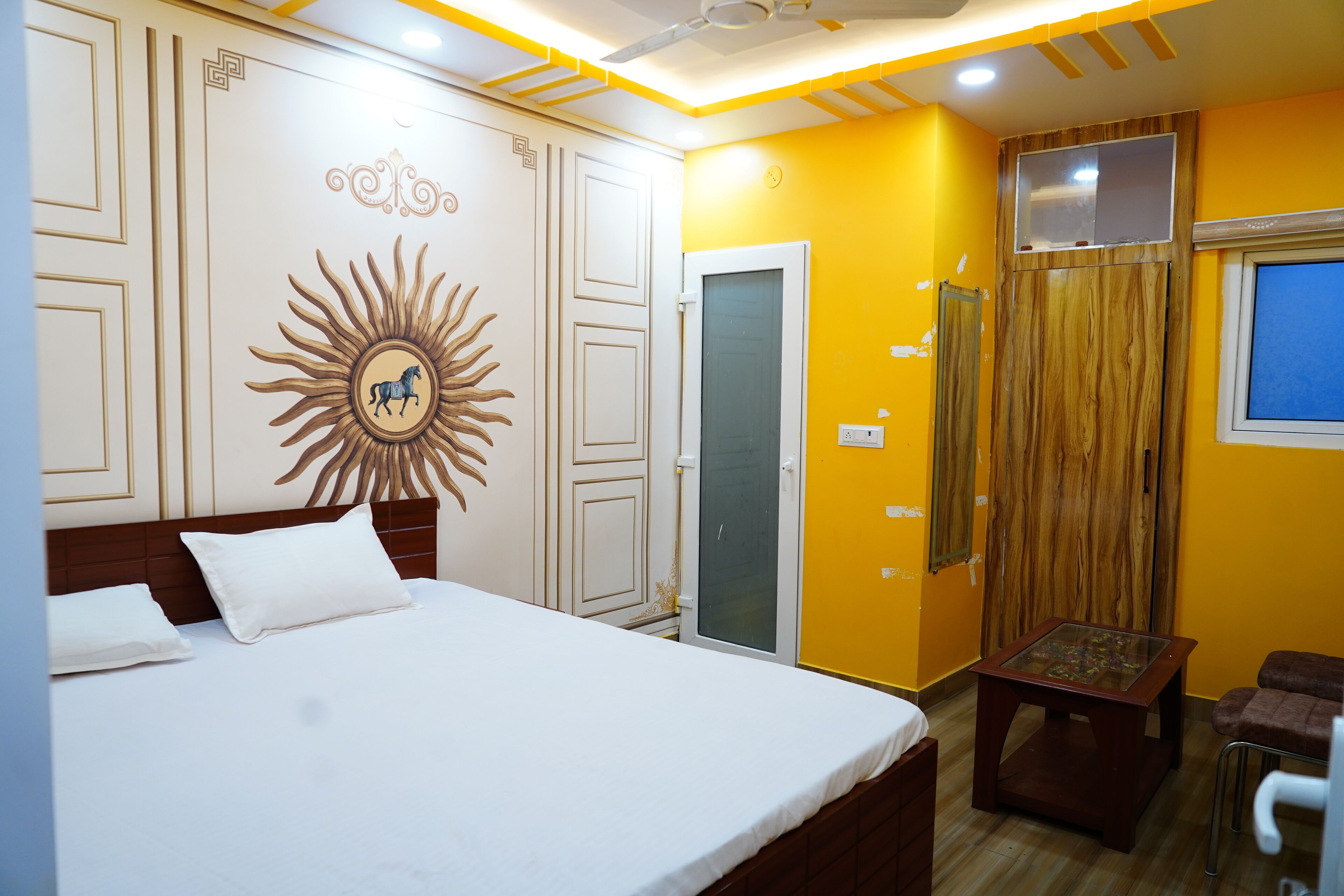Quarto Duplo Deluxe, Vista para a cidade | Secretária, secretária adequada para computadores portáteis 