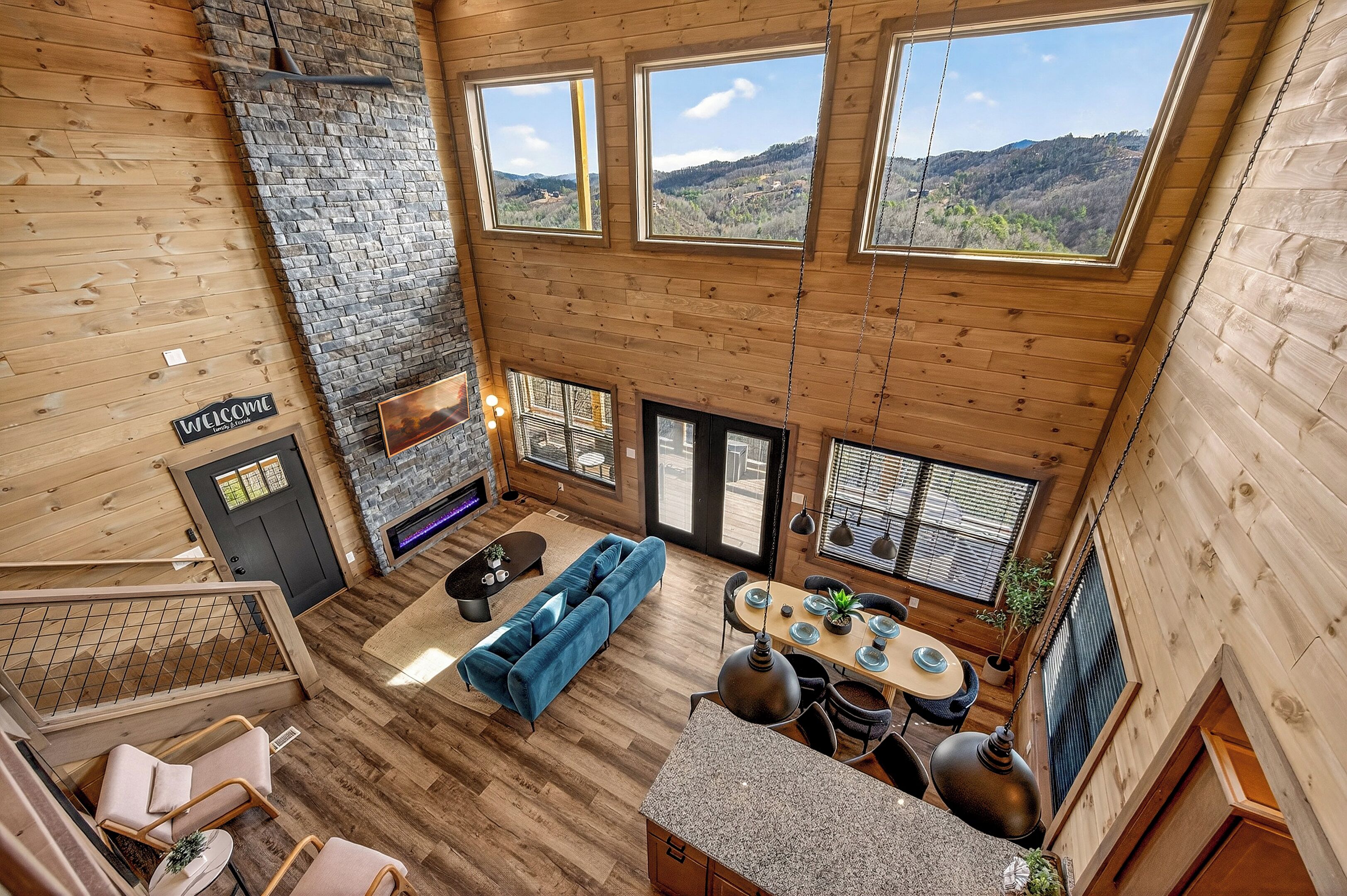 Luxurious Cabin With Stunning Mountain Views And Amenities! - Wears Valley, TN