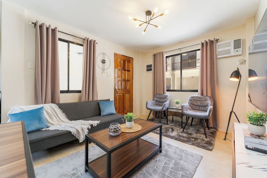 Entire Townhome 3br & 3ba Best For Groups With Parking, Washer, Wifi And Netflix - Cebu City