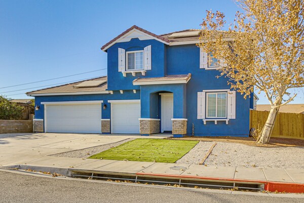 Pool Table & Charcoal Grill: Home In Victorville! - Victorville, CA