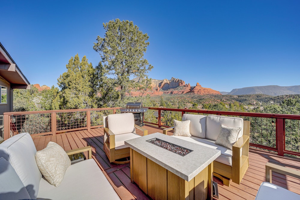 < 1 Mi To Shops: Uptown Sedona Home W/ Hot Tub! - Sedona, AZ