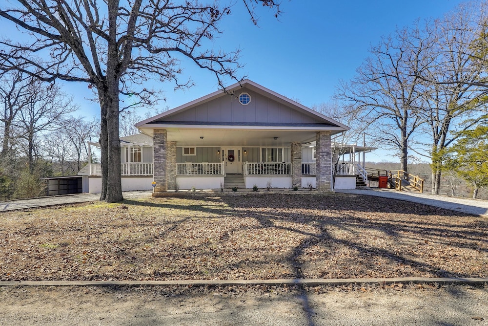 Deck & Lake Views: Modern Eagle Rock Gem - Beaver Lake, AR