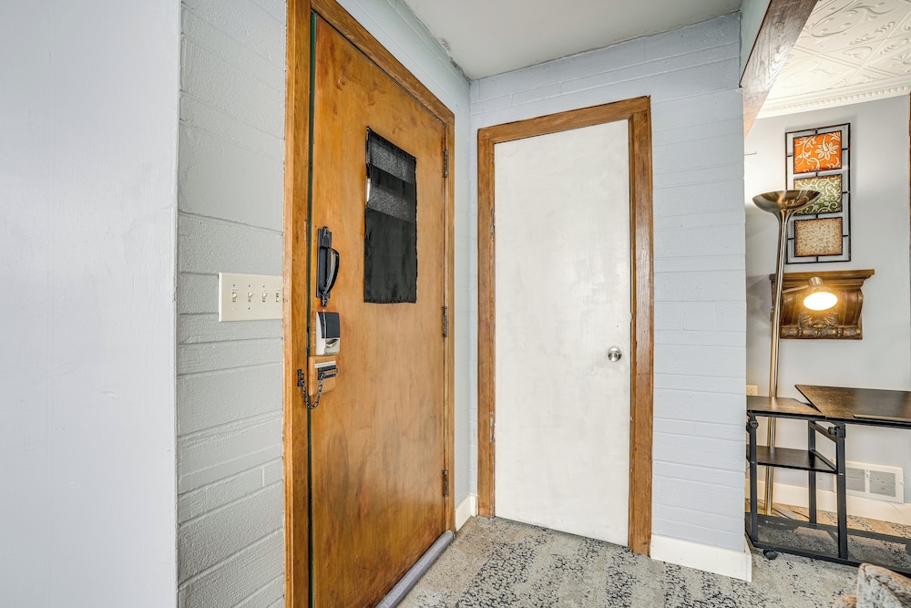 4 Mi To Dtwn Kalamazoo: Central Apt - Portage, MI