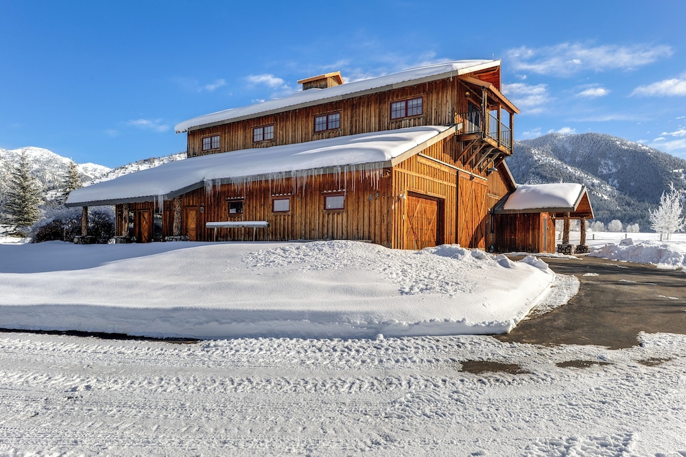 On 20 Scenic Acres: Mtn Retreat In Star Valley - Wyoming
