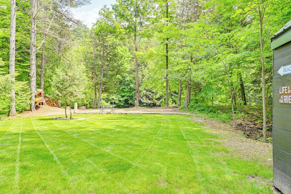 Riverfront Cabin W/ Yard In Schroon Lake! - Schroon Lake, NY