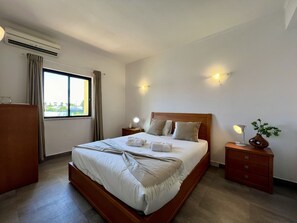 1 quarto, roupa de cama fornecida 