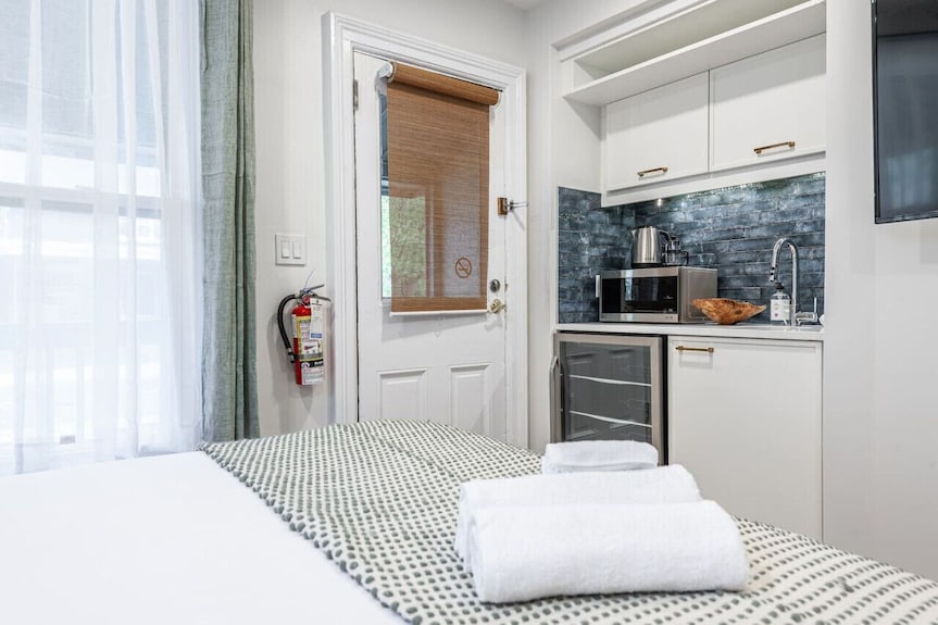 Plums Unit 4: Downtown - Queen - Stratford