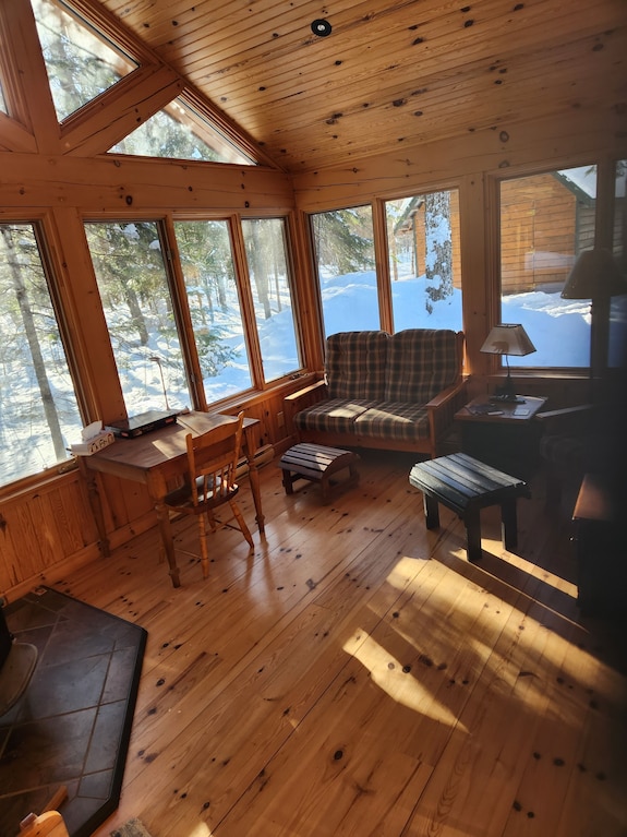 \Nkawagama Shoreline - Log Home In A Quiet Bay On Kawagama Lake - Ontario 60