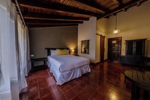 Quarto Duplo Standard, vista para a piscina | Secretária, Wi-fi grátis 