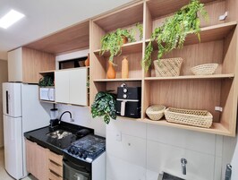 Apartamento | Cozinha privada | Talheres/pratos/utensílios de cozinha, freezer