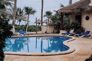 2 piscinas exteriores 