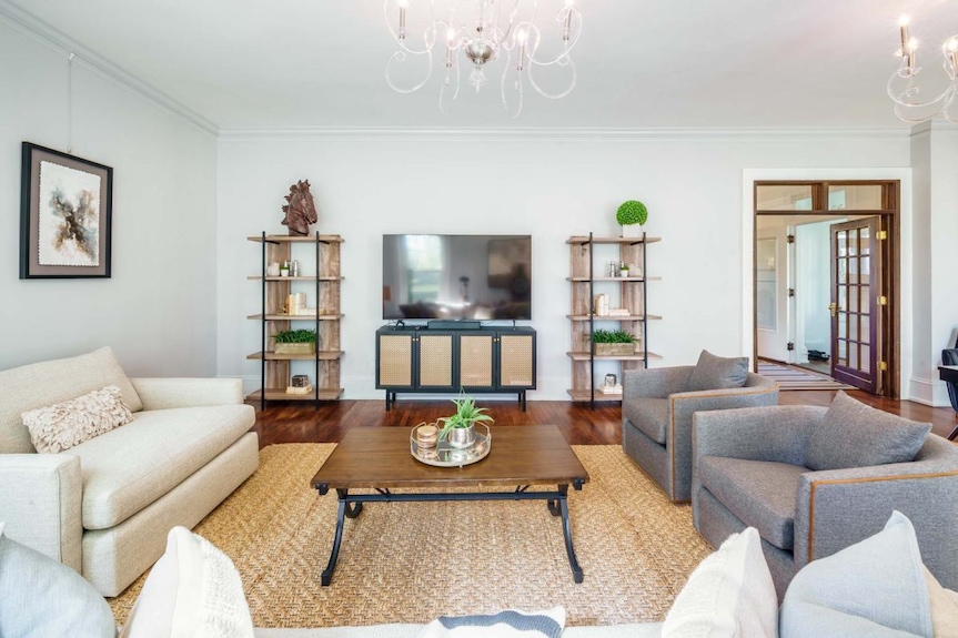 Chandelier Farmhouse In Historic Bluemont Virginia - Middleburg, VA