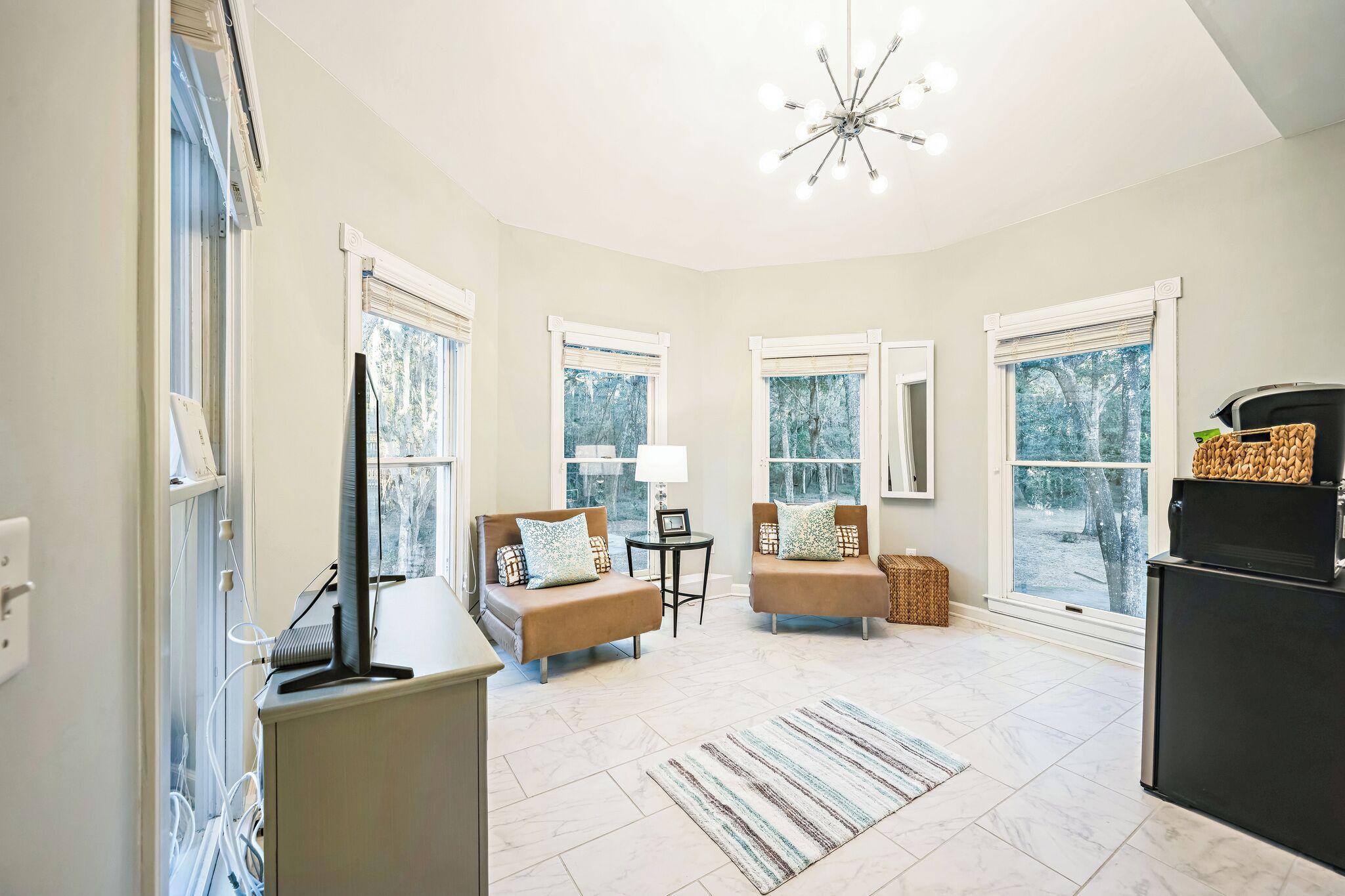 Bay Breeze Manor: Waterfront, Pool & Hot Tub, Game Room! - 好萊塢