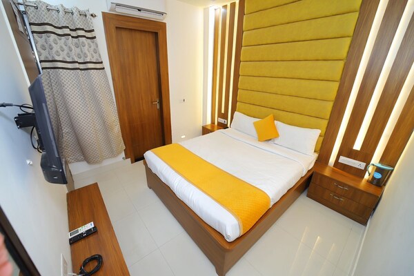 Hotel Smr Palace- Rooftop View Taj Mahal - Agra