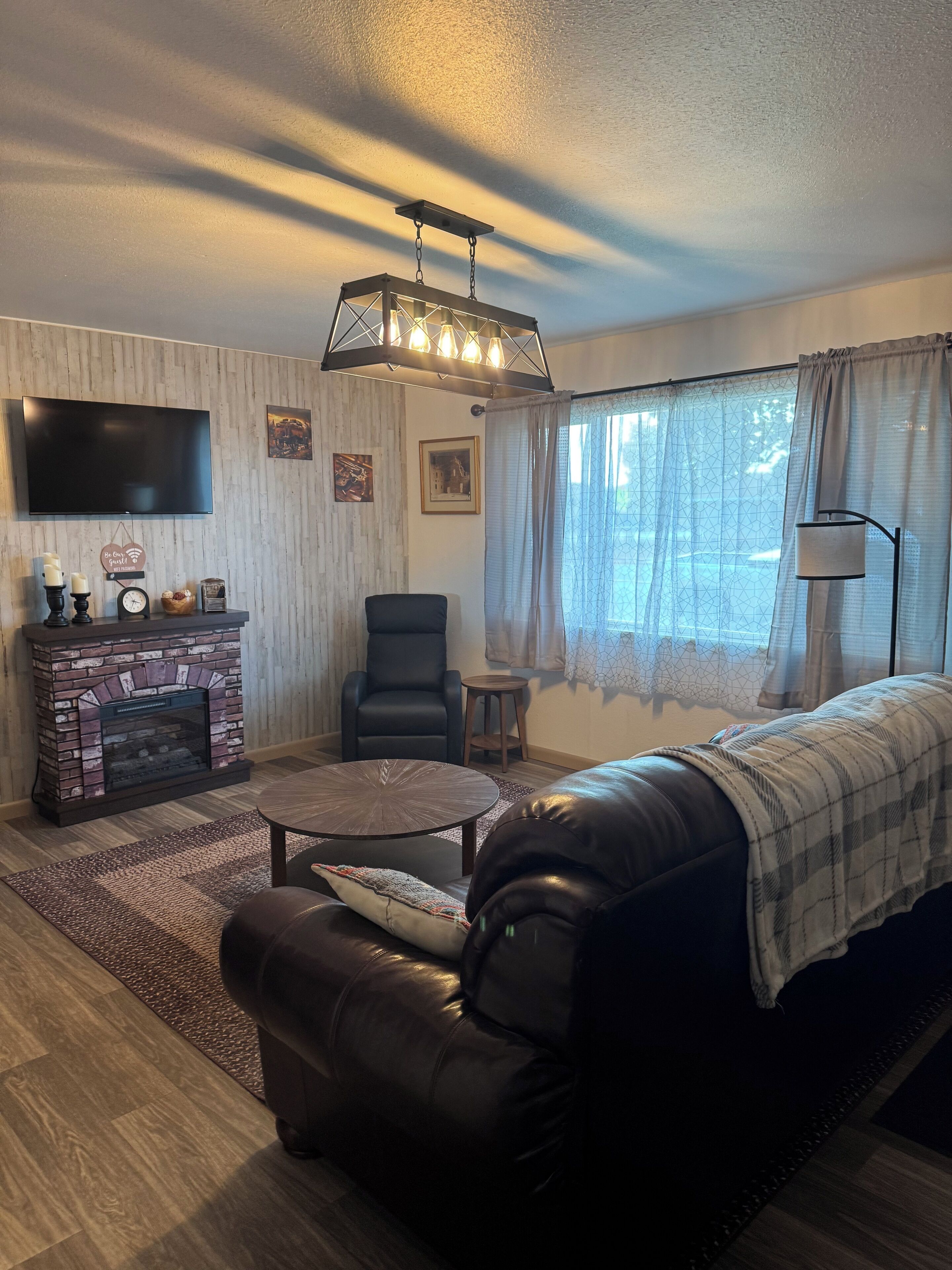 Unique Cozy 2-bedroom Apartment In Charming Vernal With Ac And Pet Friendly. - Vernal, UT