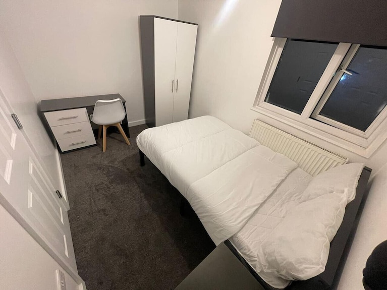 Relaxing Park Village Escape - Shared Space - Sheffield