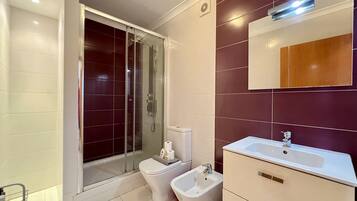 Um polibã, toalhas fornecidas