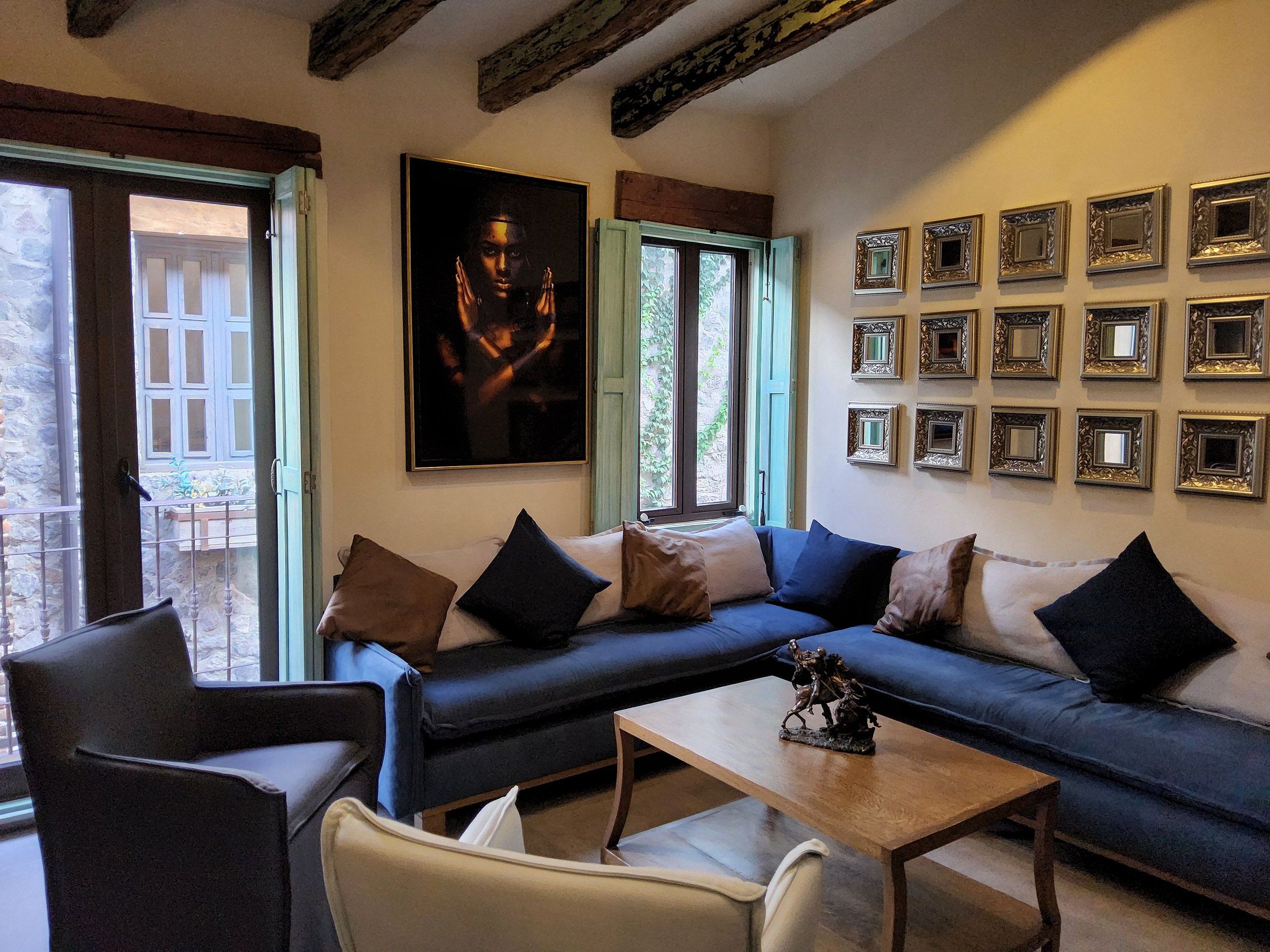 Apartamento Básico | Sala de estar | Televisor de 55 polegadas com canais digitais, filmes pagos 