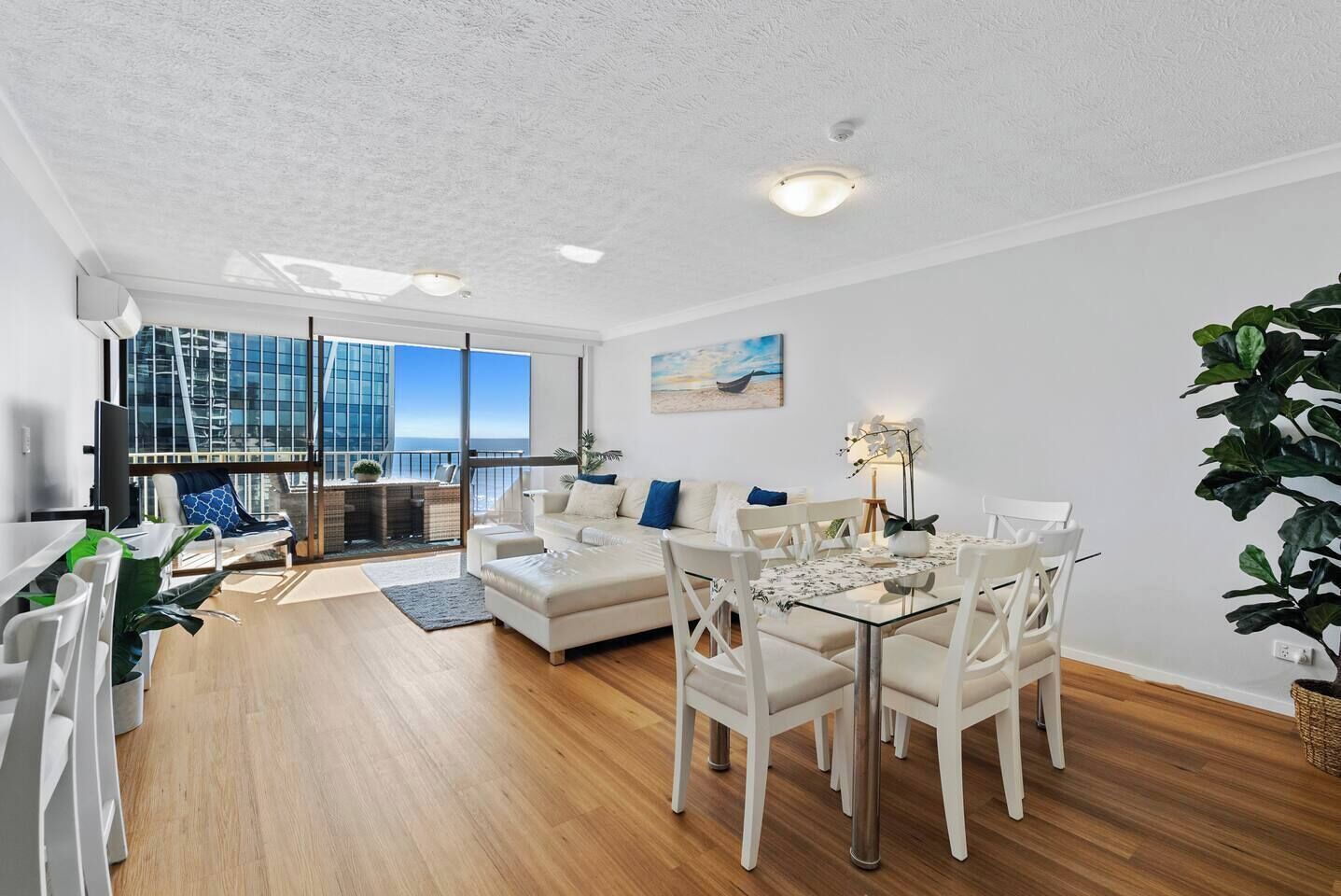 Coastal Cool Penthouse Paradise And Ocean Outlooks - Broadbeach