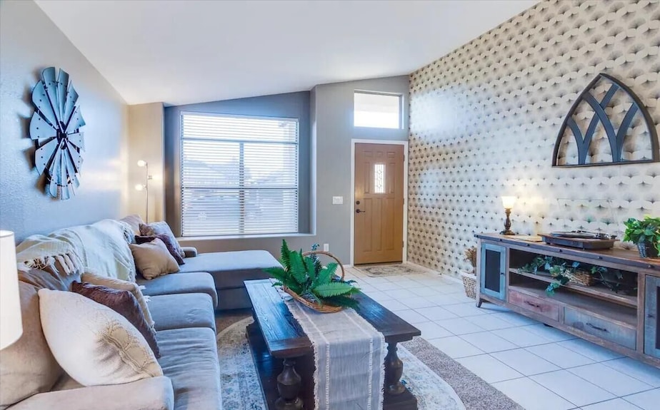 Bright & Airy Home: Near Golf, Parks & Attractions - Avondale, AZ