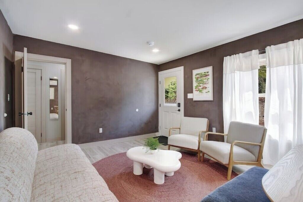 New! Chic+fun Family Retreat: Hot Tub & Kids Loft - Redmond, WA