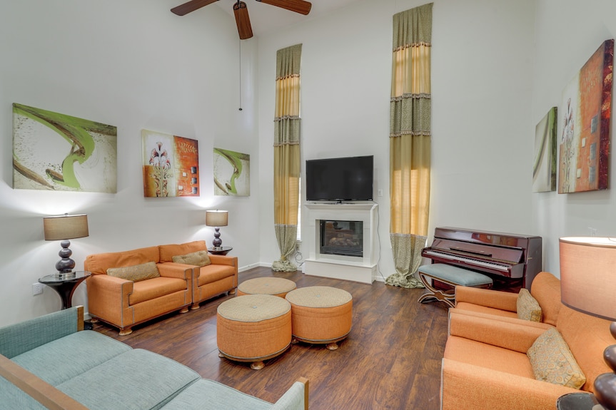 Pool Table & Patio W/ Bar: Spacious Houston Gem! - Willowbrook - Houston