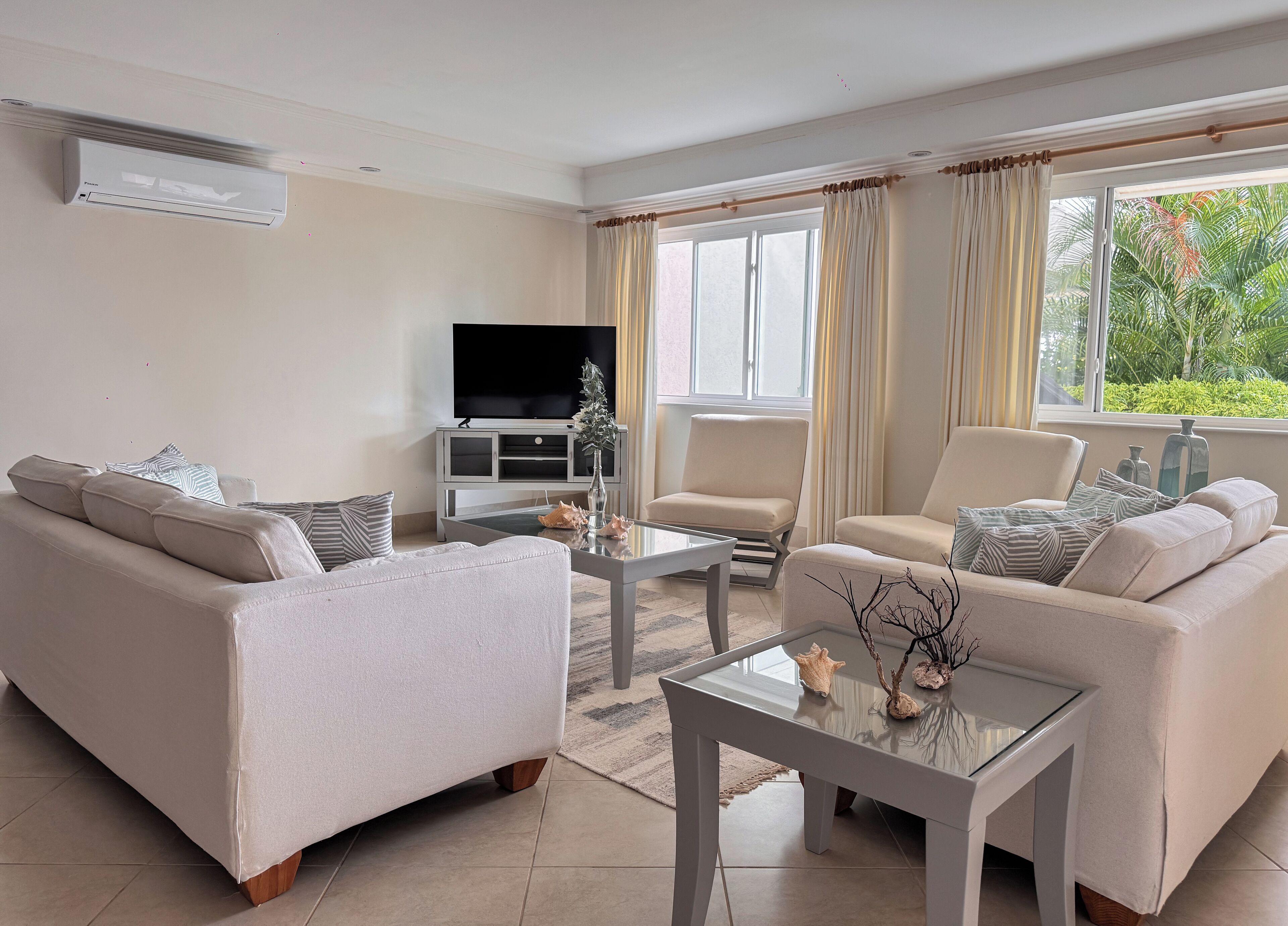 Palm Beach 103, Hastings, Barbados, 3 Bdrm, Beachfront, Pool, Great Location - Bridgetown