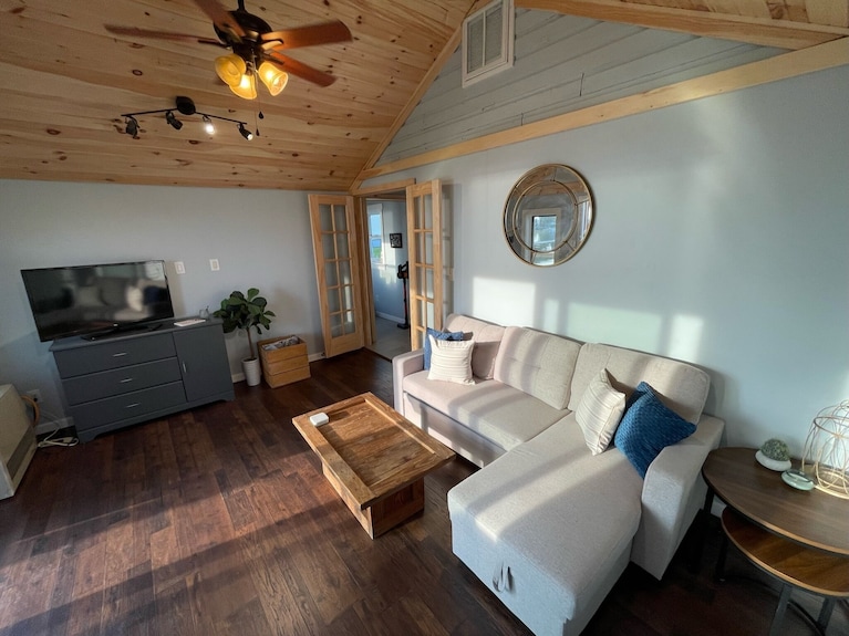 1000 Islands Waterfront Cottage - Gananoque