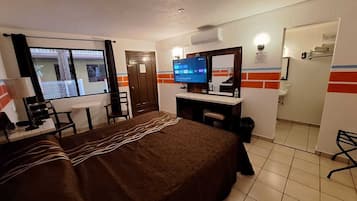 Quarto Comfort, vista para o jardim | Secretária adequada para computadores portáteis, Wi-fi grátis