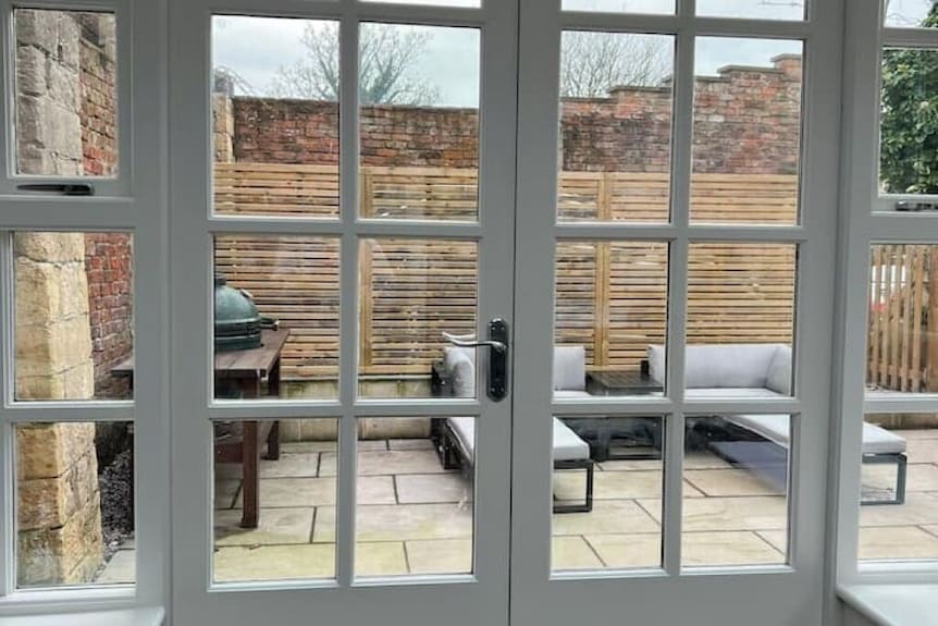 Georgian House With Hot Tub Right On The River! - Yorkshire