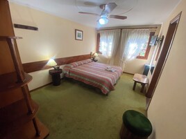 Quarto casal ou duplo clássico, vista para o parque | Cofres nos quartos, Wi-Fi de cortesia