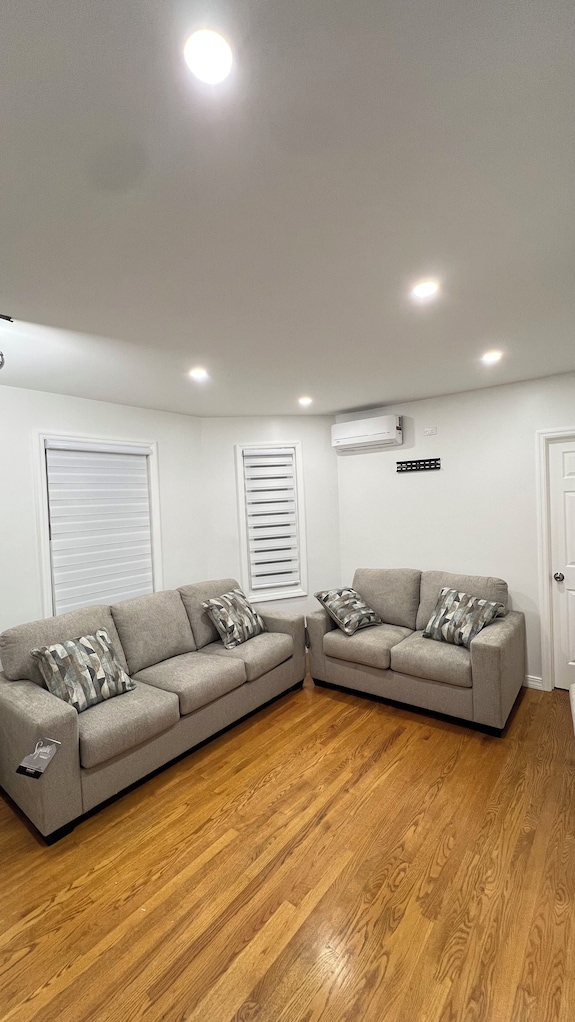 Cozy 2-person Apt Near Jfk Airport & Shopping Area For Long Stays - New York