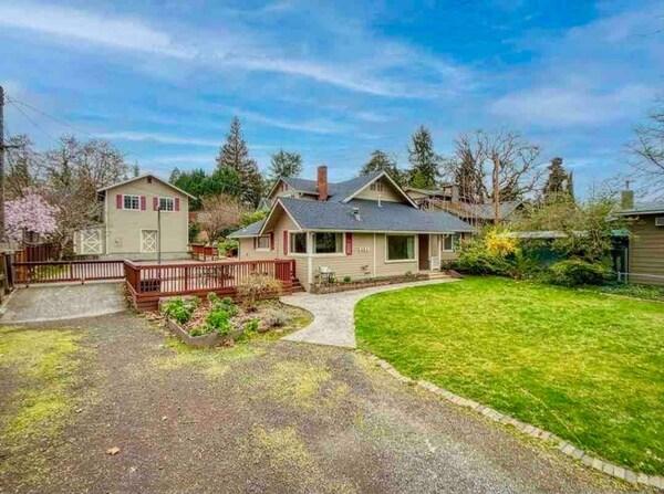 Medford Home And 2 Condos With Pool - Medford, OR