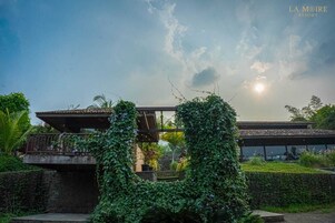 Fachada da propriedade