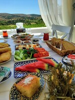 Pequeno-almoço tipo buffet diário incluído 