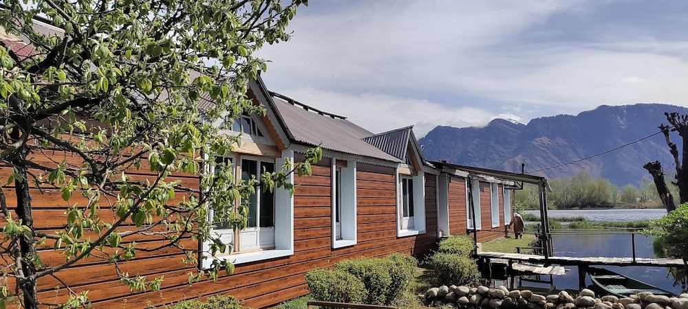 Queens Lake House - Srinagar