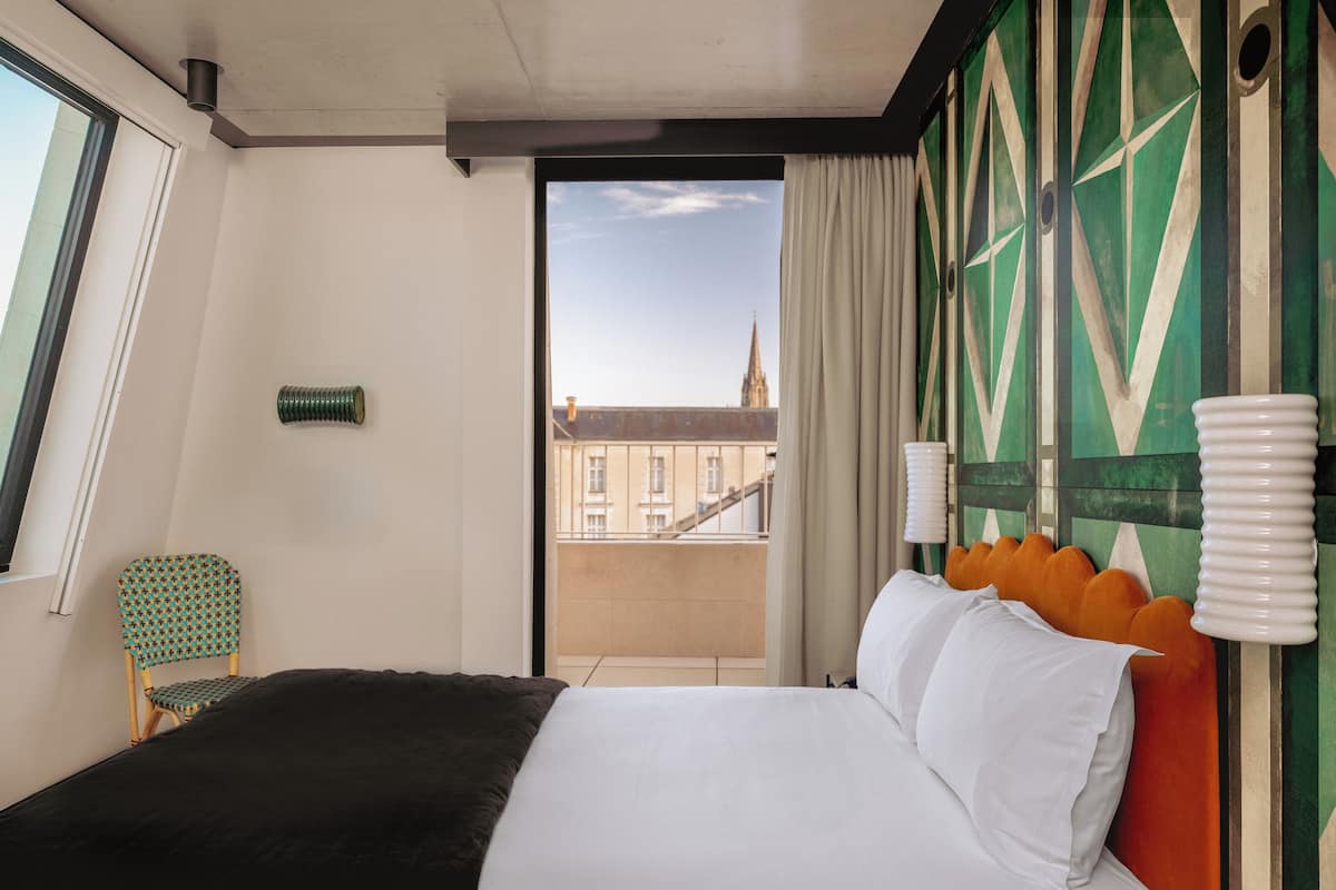 Quarto conforto, sacada | Wi-Fi de cortesia, roupa de cama