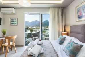 Cofres nos quartos, Wi-Fi de cortesia, roupa de cama
