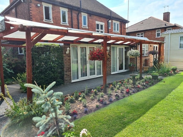 Tudor Lodge Hotel - Newark-on-Trent