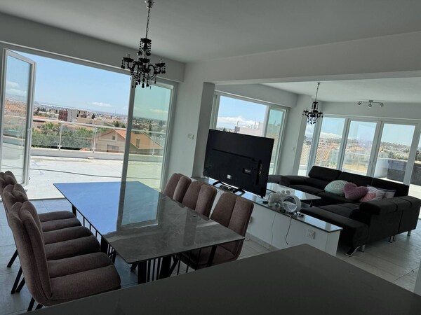 Penthouse Great View Hydromassage Penthouse Hottub - Limassol