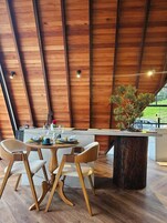 Cabana de Madeira Exclusiva, vista para a montanha | Kitchenette privada