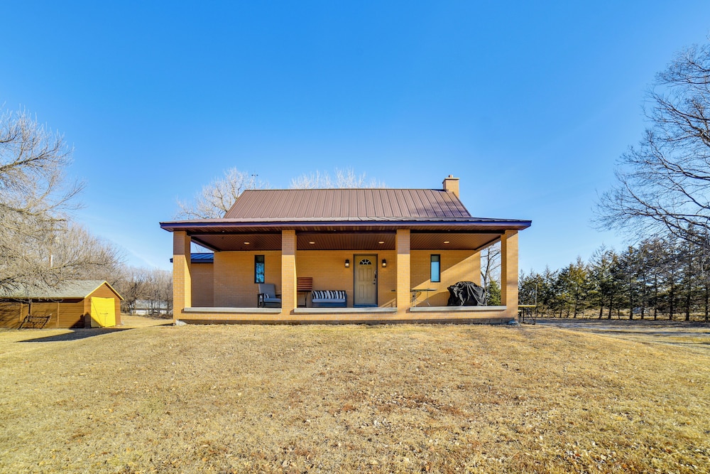 Covered Porch & Grill: 1-acre Property In Bristow! - Nebraska