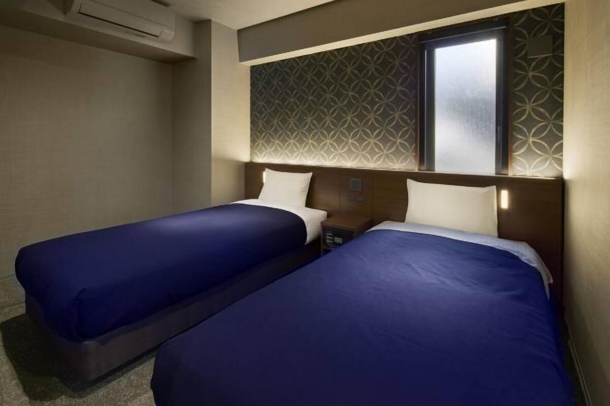 Cofres nos quartos, Wi-Fi de cortesia, roupa de cama