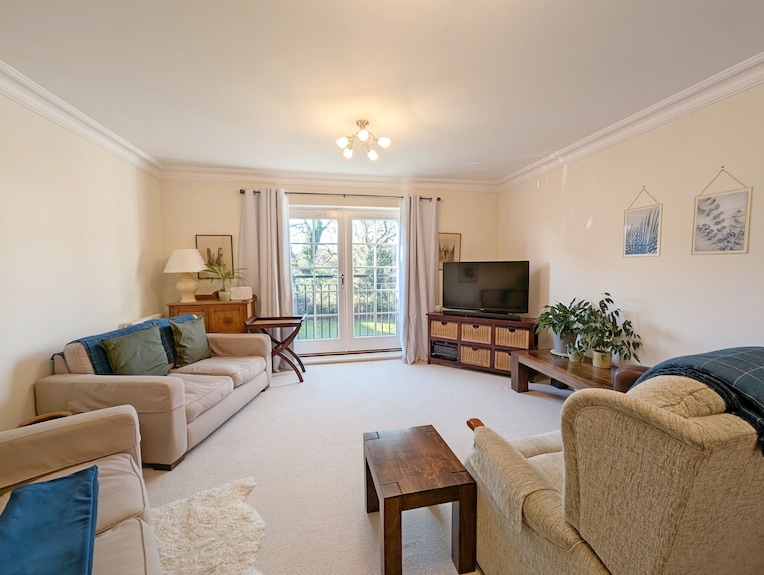 A Family House That Sleeps 6 Guests In 3 Bedrooms - Chichester