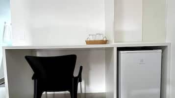 Quarto luxo, vista para o parque | Frigobar, escrivaninha, espaço de trabalho para notebook