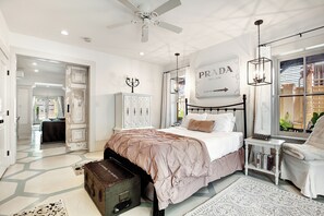 1 quarto, com decoração personalizada, com mobília individualizada
