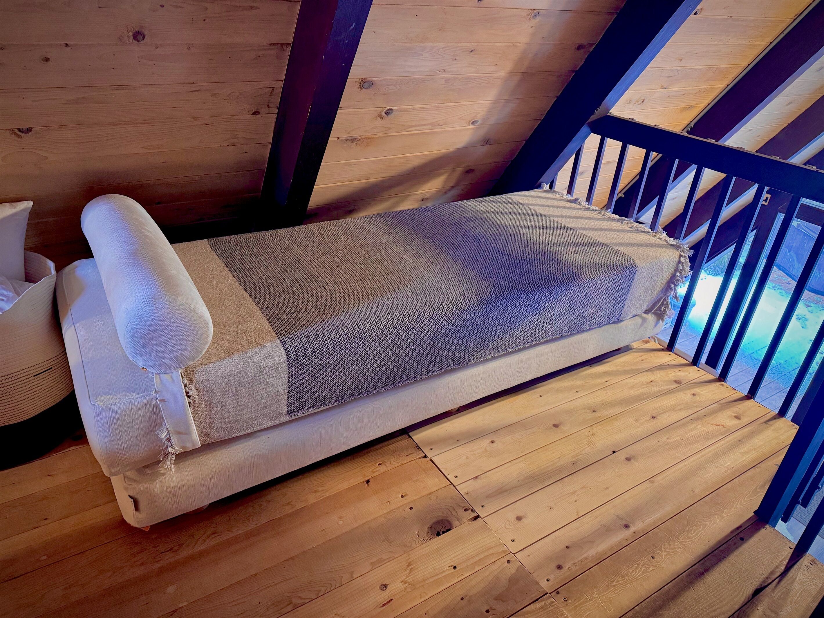 Iconic Sky Haus: Hot Tub, Fiber, Rare Quiet Moment - Cascade Mountain, WA