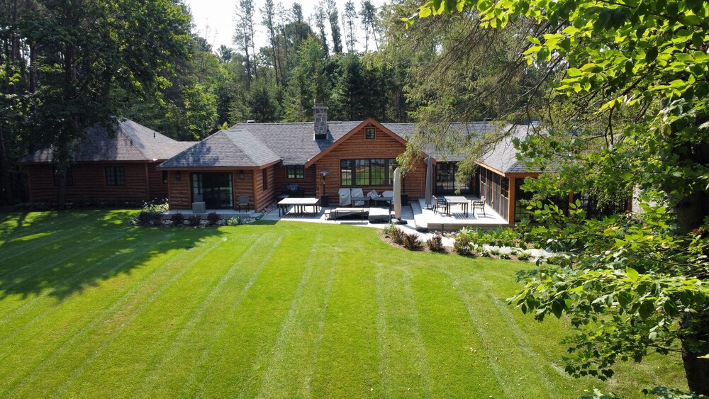 Haliburton Post House - Ontario