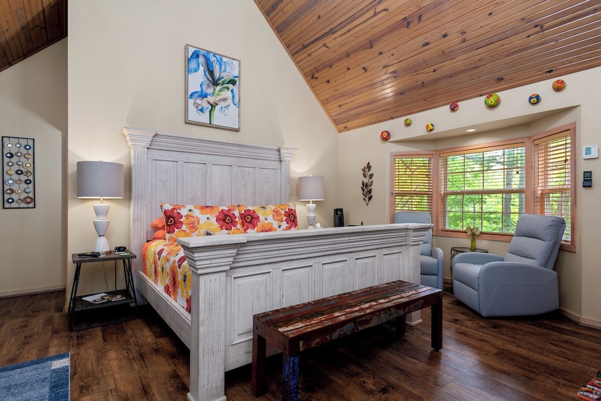 1 Bedroom Cabin In The Woods, Covered Porch, Jacuzzi, Kitchenette And Hot Tub. - Eureka Springs, AR